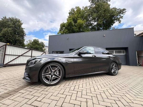 Grey Mercedes-Benz C 63 AMG 2017 in Alytus, with an engine capacity of 3.98 L and mileage of 76 thousand km for 42999 €, photo 10 on AUTOMOTO.COM.LV