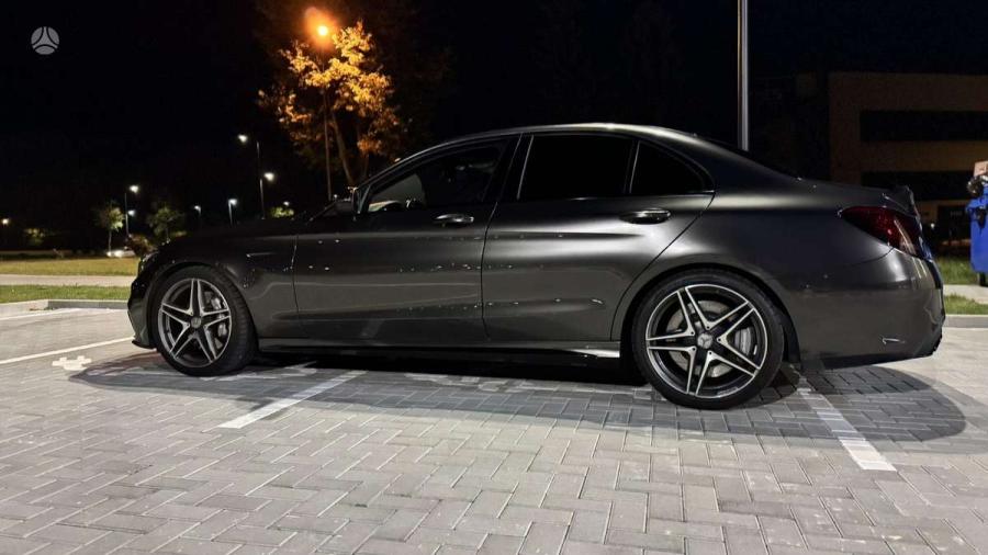 Grey Mercedes-Benz C 63 AMG 2017 in Alytus, with an engine capacity of 3.98 L and mileage of 76 thousand km for 42999 €, photo 12 on AUTOMOTO.COM.LV