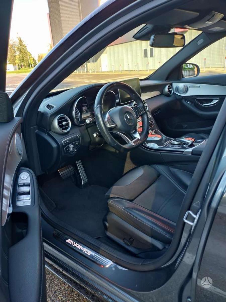 Grey Mercedes-Benz C 63 AMG 2017 in Alytus, with an engine capacity of 3.98 L and mileage of 76 thousand km for 42999 €, photo 18 on AUTOMOTO.COM.LV
