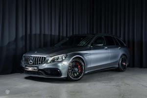 Pelēks Mercedes-Benz C 63 AMG 2019 Viļņa, ar dzinēja tilpumu 3.98 L un nobraukumu 77 tūkst. km par 47999 €, foto  vietnē AUTOMOTO.COM.LV