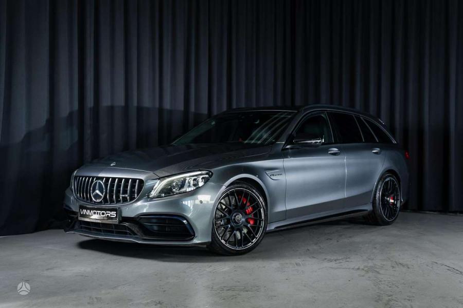 Pelēks Mercedes-Benz C 63 AMG 2019 Viļņa, ar dzinēja tilpumu 3.98 L un nobraukumu 77 tūkst. km par 47999 €, foto 1 vietnē AUTOMOTO.COM.LV