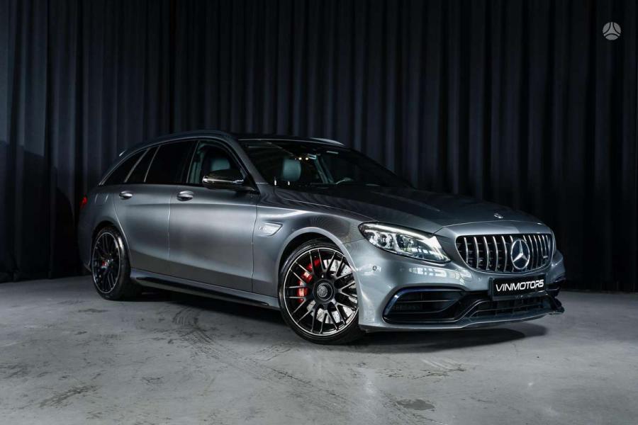 Pelēks Mercedes-Benz C 63 AMG 2019 Viļņa, ar dzinēja tilpumu 3.98 L un nobraukumu 77 tūkst. km par 47999 €, foto 4 vietnē AUTOMOTO.COM.LV