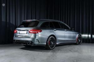 Pelēks Mercedes-Benz C 63 AMG 2019 Viļņa, ar dzinēja tilpumu 3.98 L un nobraukumu 77 tūkst. km par 47999 €, foto 5 vietnē AUTOMOTO.COM.LV