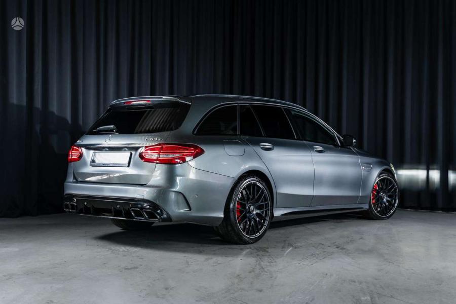 Pelēks Mercedes-Benz C 63 AMG 2019 Viļņa, ar dzinēja tilpumu 3.98 L un nobraukumu 77 tūkst. km par 47999 €, foto 5 vietnē AUTOMOTO.COM.LV