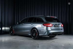 Pelēks Mercedes-Benz C 63 AMG 2019 Viļņa, ar dzinēja tilpumu 3.98 L un nobraukumu 77 tūkst. km par 47999 €, foto 7 vietnē AUTOMOTO.COM.LV