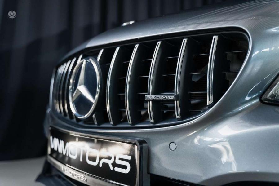 Pelēks Mercedes-Benz C 63 AMG 2019 Viļņa, ar dzinēja tilpumu 3.98 L un nobraukumu 77 tūkst. km par 47999 €, foto 14 vietnē AUTOMOTO.COM.LV