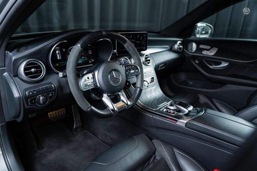 Pelēks Mercedes-Benz C 63 AMG 2019 Viļņa, ar dzinēja tilpumu 3.98 L un nobraukumu 77 tūkst. km par 47999 €, foto 18 vietnē AUTOMOTO.COM.LV