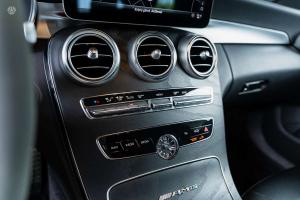 Pelēks Mercedes-Benz C 63 AMG 2019 Viļņa, ar dzinēja tilpumu 3.98 L un nobraukumu 77 tūkst. km par 47999 €, foto 25 vietnē AUTOMOTO.COM.LV