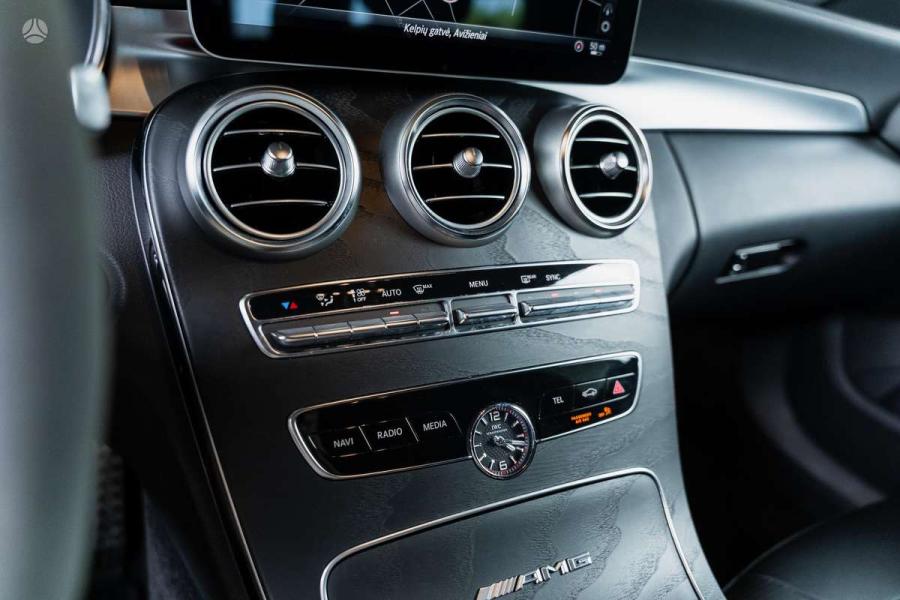 Pelēks Mercedes-Benz C 63 AMG 2019 Viļņa, ar dzinēja tilpumu 3.98 L un nobraukumu 77 tūkst. km par 47999 €, foto 25 vietnē AUTOMOTO.COM.LV