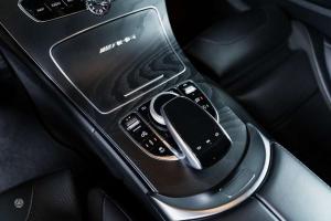 Pelēks Mercedes-Benz C 63 AMG 2019 Viļņa, ar dzinēja tilpumu 3.98 L un nobraukumu 77 tūkst. km par 47999 €, foto 26 vietnē AUTOMOTO.COM.LV