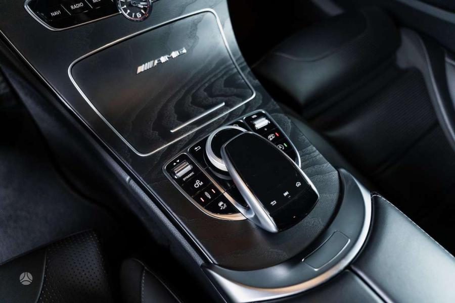 Pelēks Mercedes-Benz C 63 AMG 2019 Viļņa, ar dzinēja tilpumu 3.98 L un nobraukumu 77 tūkst. km par 47999 €, foto 26 vietnē AUTOMOTO.COM.LV