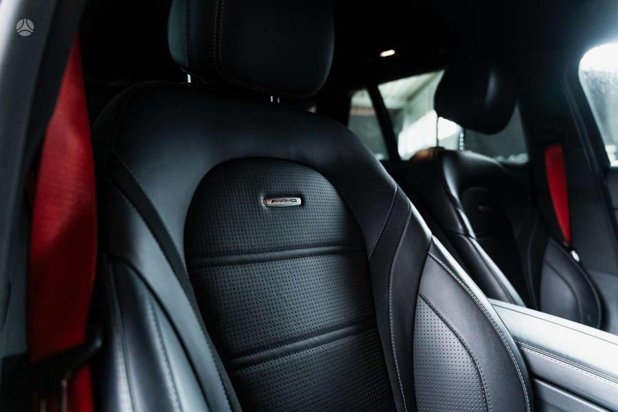 Pelēks Mercedes-Benz C 63 AMG 2019 Viļņa, ar dzinēja tilpumu 3.98 L un nobraukumu 77 tūkst. km par 47999 €, foto 28 vietnē AUTOMOTO.COM.LV