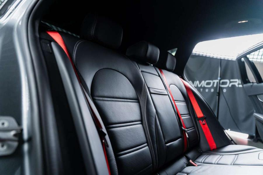 Pelēks Mercedes-Benz C 63 AMG 2019 Viļņa, ar dzinēja tilpumu 3.98 L un nobraukumu 77 tūkst. km par 47999 €, foto 30 vietnē AUTOMOTO.COM.LV