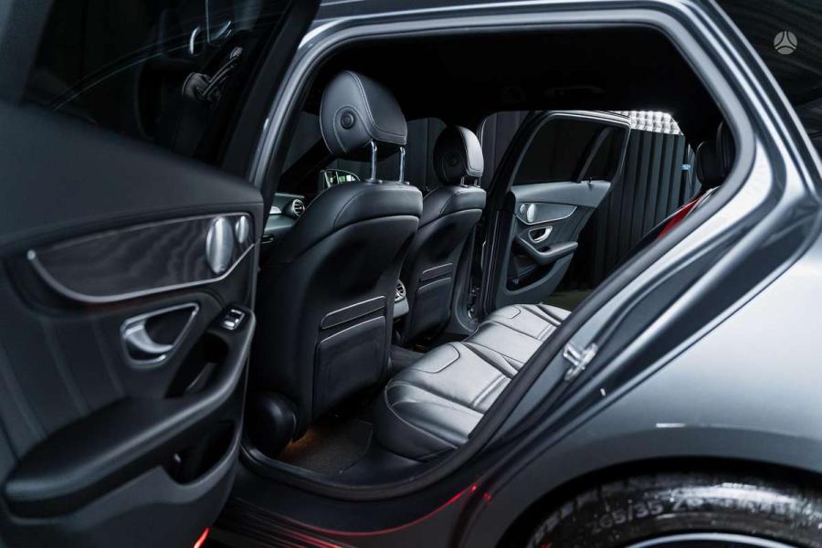 Pelēks Mercedes-Benz C 63 AMG 2019 Viļņa, ar dzinēja tilpumu 3.98 L un nobraukumu 77 tūkst. km par 47999 €, foto 31 vietnē AUTOMOTO.COM.LV