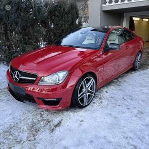 Sarkans Mercedes-Benz C 63 AMG 2011 Kauņa, ar dzinēja tilpumu 6.21 L un nobraukumu 178 tūkst. km par 32600 €, foto  vietnē AUTOMOTO.COM.LV