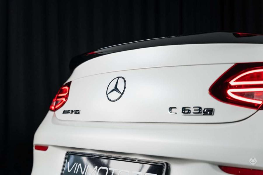 Белый Мерседес Ц 63 АМГ 2017 в Вильнюс, объемом двигателя 4.00 л и пробегом 75 тыс. км за 49999 €, фото 19 на AUTOMOTO.COM.LV