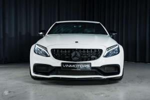 White Mercedes-Benz C 63 AMG 2017 in Vilnius, with an engine capacity of 3.98 L and mileage of 48 thousand km for 49999 €, photo 3 on AUTOMOTO.COM.LV