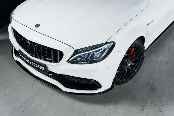 White Mercedes-Benz C 63 AMG 2017 in Vilnius, with an engine capacity of 3.98 L and mileage of 48 thousand km for 49999 €, photo 7 on AUTOMOTO.COM.LV