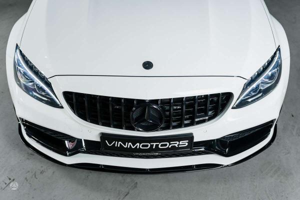 White Mercedes-Benz C 63 AMG 2017 in Vilnius, with an engine capacity of 3.98 L and mileage of 48 thousand km for 49999 €, photo 10 on AUTOMOTO.COM.LV