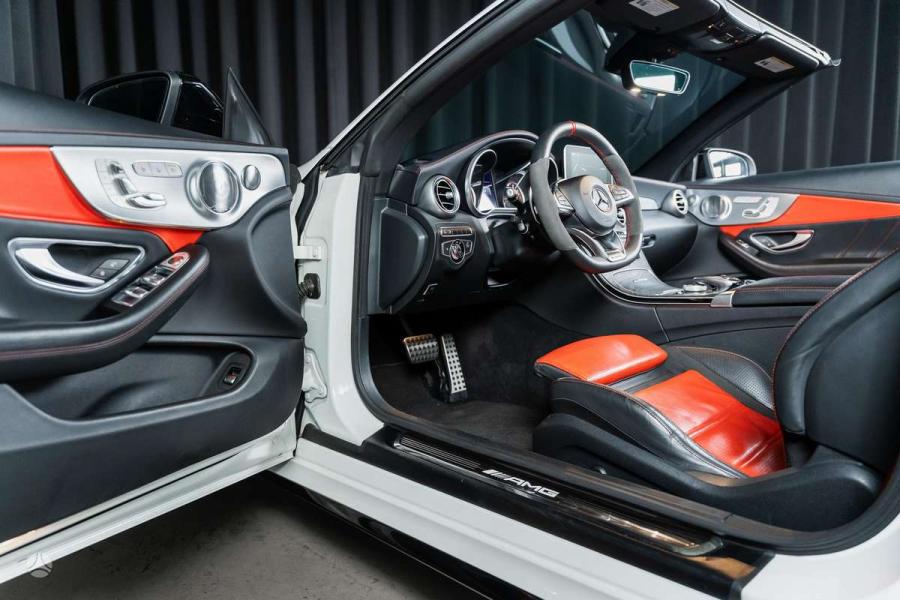 White Mercedes-Benz C 63 AMG 2017 in Vilnius, with an engine capacity of 3.98 L and mileage of 48 thousand km for 49999 €, photo 15 on AUTOMOTO.COM.LV