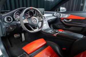 White Mercedes-Benz C 63 AMG 2017 in Vilnius, with an engine capacity of 3.98 L and mileage of 48 thousand km for 49999 €, photo 18 on AUTOMOTO.COM.LV