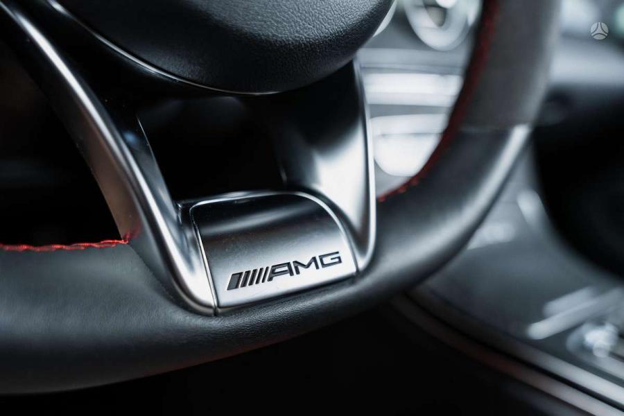 White Mercedes-Benz C 63 AMG 2017 in Vilnius, with an engine capacity of 3.98 L and mileage of 48 thousand km for 49999 €, photo 23 on AUTOMOTO.COM.LV