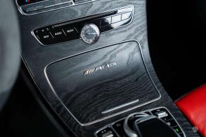 White Mercedes-Benz C 63 AMG 2017 in Vilnius, with an engine capacity of 3.98 L and mileage of 48 thousand km for 49999 €, photo 29 on AUTOMOTO.COM.LV