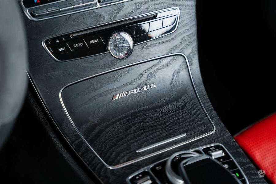 White Mercedes-Benz C 63 AMG 2017 in Vilnius, with an engine capacity of 3.98 L and mileage of 48 thousand km for 49999 €, photo 29 on AUTOMOTO.COM.LV