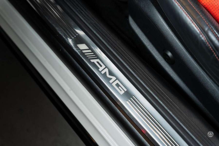 White Mercedes-Benz C 63 AMG 2017 in Vilnius, with an engine capacity of 3.98 L and mileage of 48 thousand km for 49999 €, photo 32 on AUTOMOTO.COM.LV