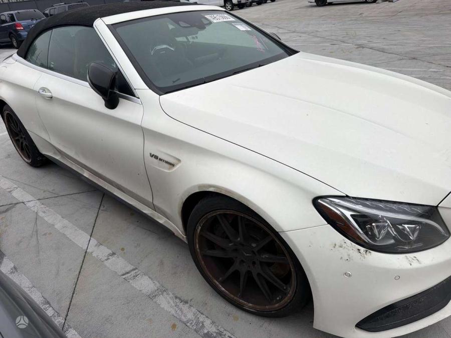 White Mercedes-Benz C 63 AMG 2017 in Kaunas, with an engine capacity of 4.00 L and mileage of 81 thousand km for 36500 €, photo 4 on AUTOMOTO.COM.LV