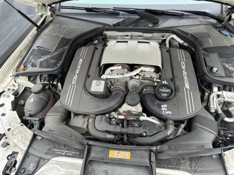 White Mercedes-Benz C 63 AMG 2017 in Kaunas, with an engine capacity of 4.00 L and mileage of 81 thousand km for 36500 €, photo 10 on AUTOMOTO.COM.LV