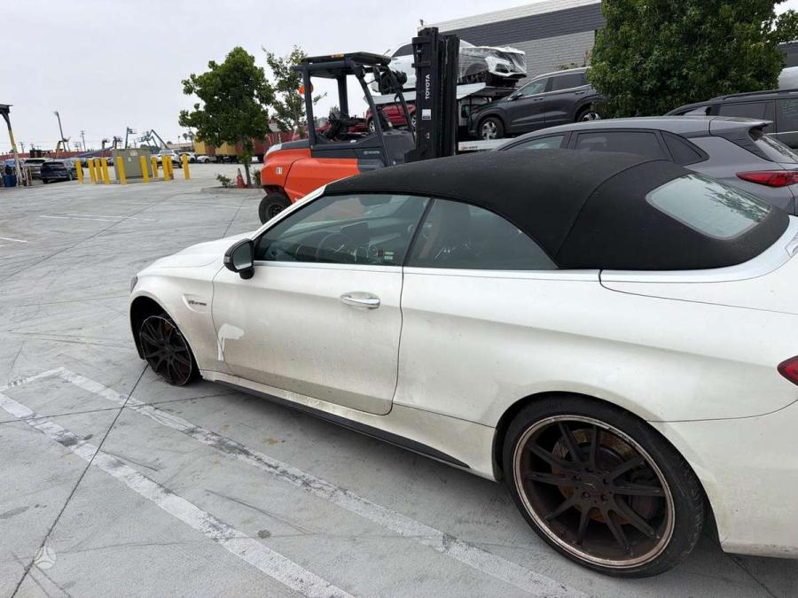 White Mercedes-Benz C 63 AMG 2017 in Kaunas, with an engine capacity of 4.00 L and mileage of 81 thousand km for 36500 €, photo 12 on AUTOMOTO.COM.LV