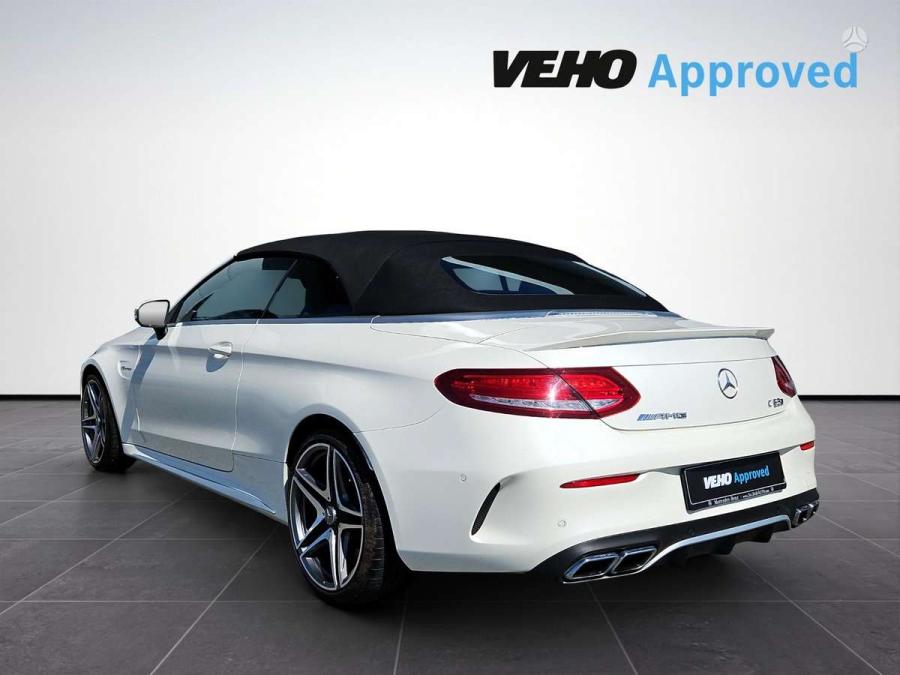 White Mercedes-Benz C 63 AMG 2017 in Klaipeda, with an engine capacity of 3.98 L and mileage of 76 thousand km for 46900 €, photo 4 on AUTOMOTO.COM.LV
