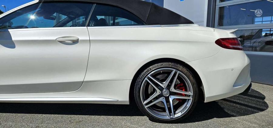 White Mercedes-Benz C 63 AMG 2017 in Klaipeda, with an engine capacity of 3.98 L and mileage of 76 thousand km for 46900 €, photo 13 on AUTOMOTO.COM.LV