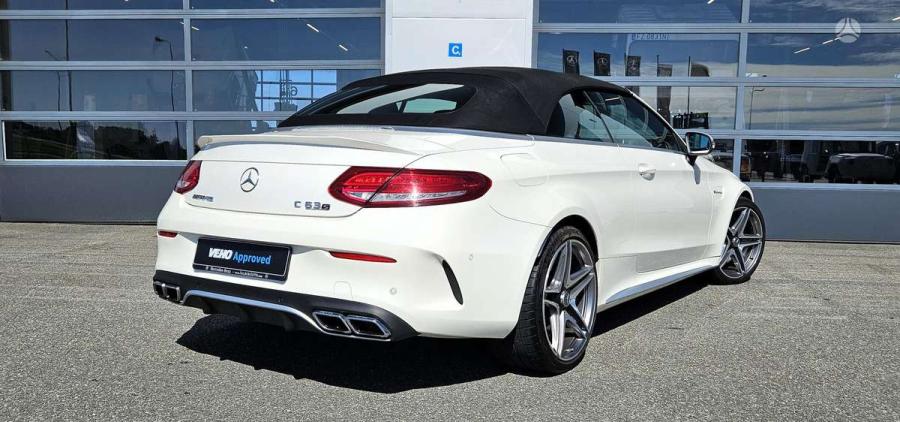 White Mercedes-Benz C 63 AMG 2017 in Klaipeda, with an engine capacity of 3.98 L and mileage of 76 thousand km for 46900 €, photo 14 on AUTOMOTO.COM.LV