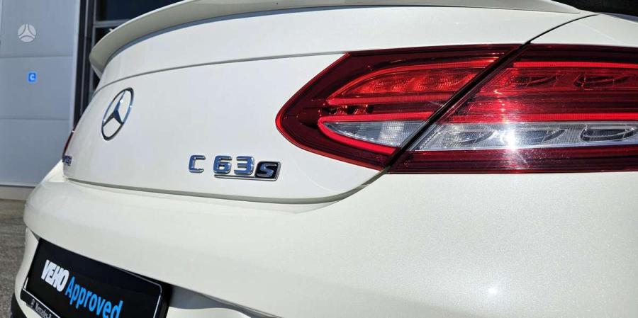 White Mercedes-Benz C 63 AMG 2017 in Klaipeda, with an engine capacity of 3.98 L and mileage of 76 thousand km for 46900 €, photo 16 on AUTOMOTO.COM.LV