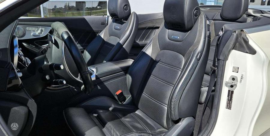 White Mercedes-Benz C 63 AMG 2017 in Klaipeda, with an engine capacity of 3.98 L and mileage of 76 thousand km for 46900 €, photo 20 on AUTOMOTO.COM.LV