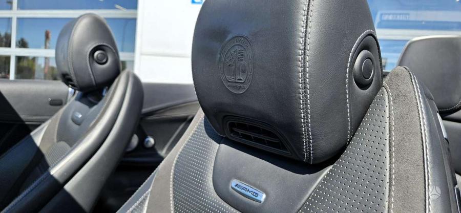 White Mercedes-Benz C 63 AMG 2017 in Klaipeda, with an engine capacity of 3.98 L and mileage of 76 thousand km for 46900 €, photo 22 on AUTOMOTO.COM.LV