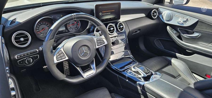 White Mercedes-Benz C 63 AMG 2017 in Klaipeda, with an engine capacity of 3.98 L and mileage of 76 thousand km for 46900 €, photo 23 on AUTOMOTO.COM.LV