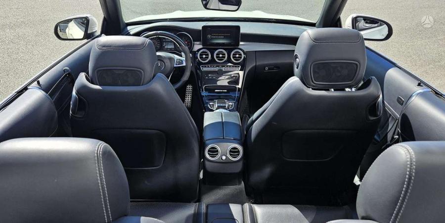 White Mercedes-Benz C 63 AMG 2017 in Klaipeda, with an engine capacity of 3.98 L and mileage of 76 thousand km for 46900 €, photo 26 on AUTOMOTO.COM.LV