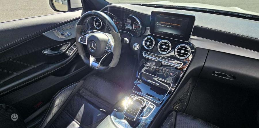 White Mercedes-Benz C 63 AMG 2017 in Klaipeda, with an engine capacity of 3.98 L and mileage of 76 thousand km for 46900 €, photo 30 on AUTOMOTO.COM.LV