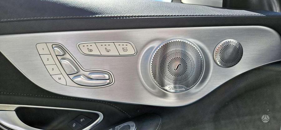 White Mercedes-Benz C 63 AMG 2017 in Klaipeda, with an engine capacity of 3.98 L and mileage of 76 thousand km for 46900 €, photo 32 on AUTOMOTO.COM.LV