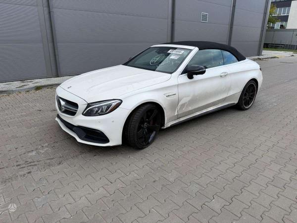 Мерседес Ц 63 АМГ 2017 в Каунас на AUTOMOTO.COM.LV Белый Мерседес Ц 63 АМГ 2017 в Каунас, объемом двигателя 3.98 л и пробегом 82 тыс. км за 36300 €, фото 4 на AUTOMOTO.COM.LV