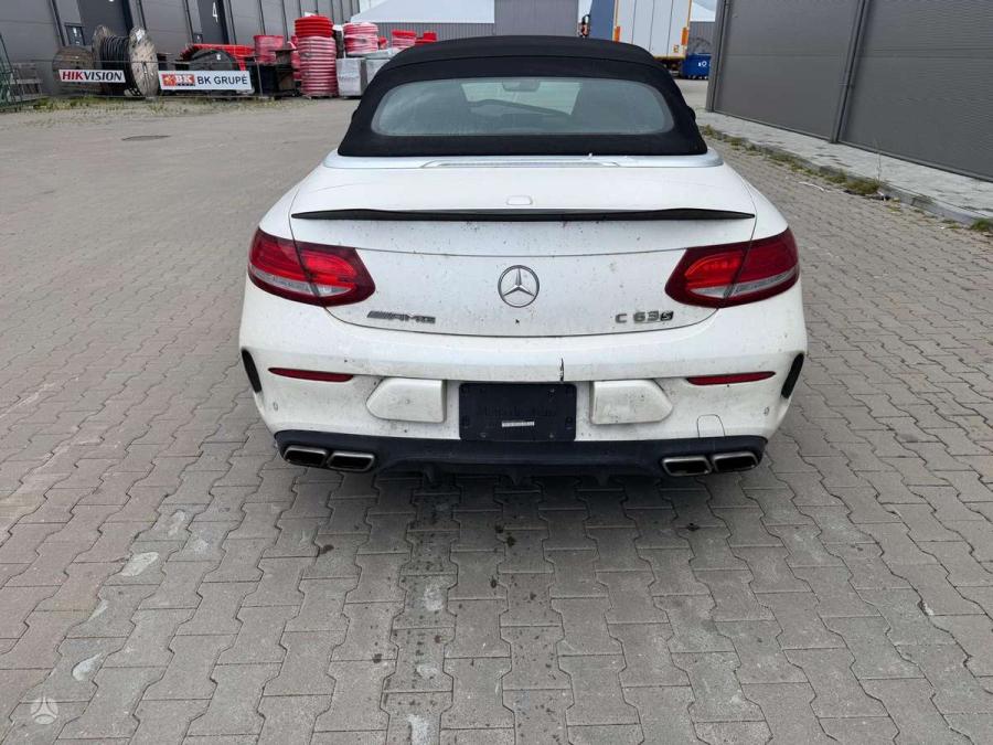 Белый Мерседес Ц 63 АМГ 2017 в Каунас, объемом двигателя 3.98 л и пробегом 82 тыс. км за 36300 €, фото 5 на AUTOMOTO.COM.LV