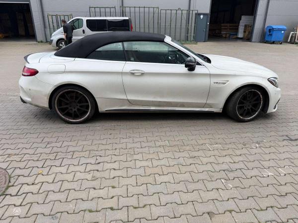 Мерседес Ц 63 АМГ 2017 в Каунас на AUTOMOTO.COM.LV Белый Мерседес Ц 63 АМГ 2017 в Каунас, объемом двигателя 3.98 л и пробегом 82 тыс. км за 36300 €, фото 7 на AUTOMOTO.COM.LV