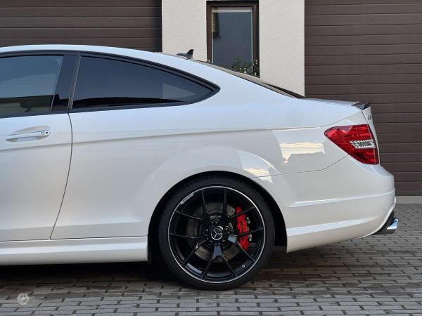 White Mercedes-Benz C 63 AMG 2013 in Vilnius, with an engine capacity of 6.21 L and mileage of 92 thousand km for 34000 €, photo 11 on AUTOMOTO.COM.LV