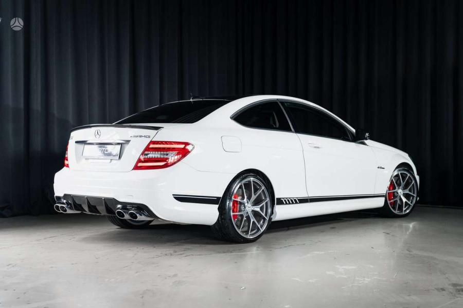 White Mercedes-Benz C 63 AMG 2014 in Vilnius, with an engine capacity of 6.21 L and mileage of 23 thousand km for 48998 €, photo 5 on AUTOMOTO.COM.LV
