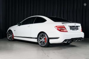 White Mercedes-Benz C 63 AMG 2014 in Vilnius, with an engine capacity of 6.21 L and mileage of 23 thousand km for 48998 €, photo 7 on AUTOMOTO.COM.LV