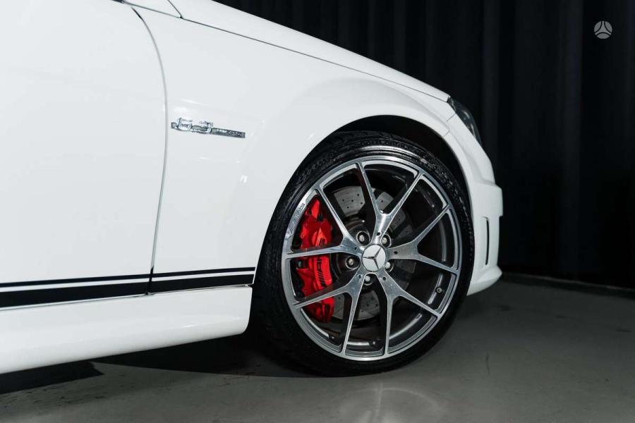 White Mercedes-Benz C 63 AMG 2014 in Vilnius, with an engine capacity of 6.21 L and mileage of 23 thousand km for 48998 €, photo 11 on AUTOMOTO.COM.LV