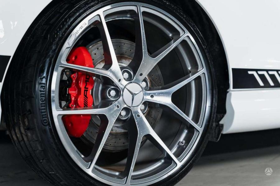 White Mercedes-Benz C 63 AMG 2014 in Vilnius, with an engine capacity of 6.21 L and mileage of 23 thousand km for 48998 €, photo 12 on AUTOMOTO.COM.LV